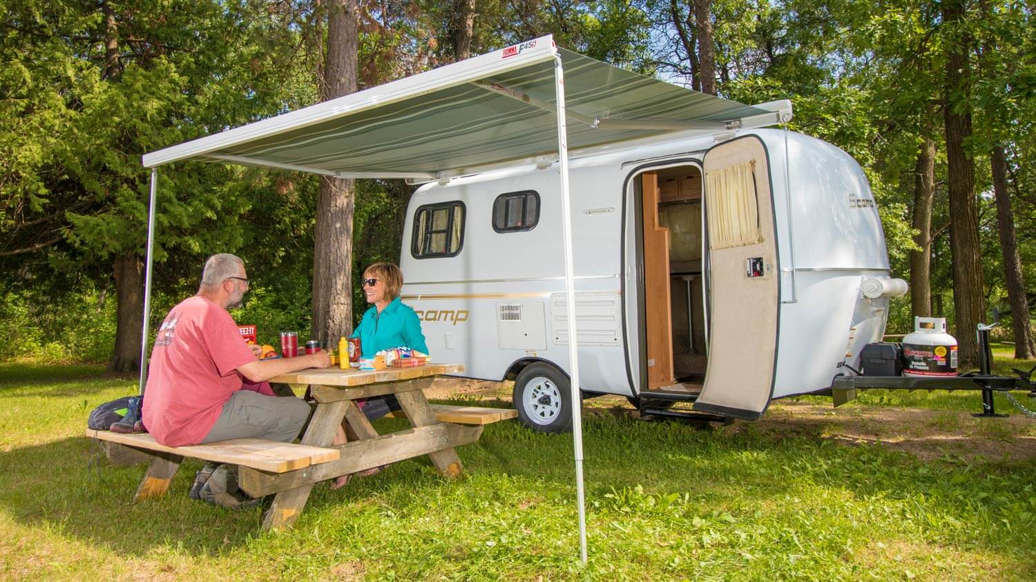 30+ Best Retro Campers For Sale // Vintage Camper and Retro RV